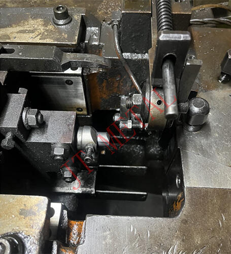 One-Die Two-Punch Head Former 3/16